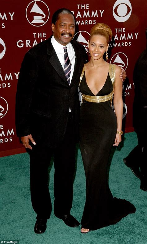 Beyonces Dad Says She Wouldnt Be Famous With Darker Skin Daily Mail