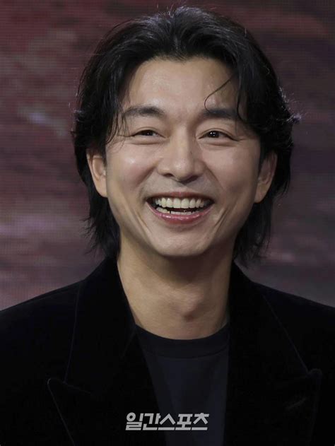 공유 美 매거진 ‘가장 섹시한 남자 50 선정“딱지치고 뺨 때리는데 핫해”