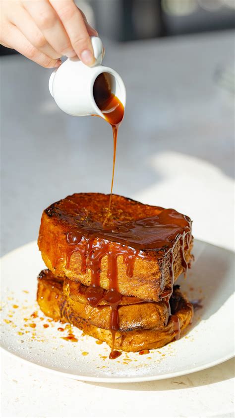 디저트 교과서 남자분들 어서 조용히 킵해두세요🤫 압구정에 위치한 고급진 아르데레입니다 프렌치토스트만 보고 가볍게 디저트 카페구나~ 하고 문의드리고 찾아갔다가 고급진