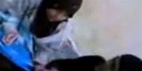 Indonesia Jilbab Hijab Ciuman Di Pinggir Jalan Tnaflix Com