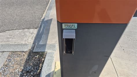 큐넥스 반갑습니다 주차차단기 전문가 큐넥스입니다 기존에 리모컨 방식의 주차차단기에 디지털 도어락 옵션을 추가 설치하였습니다 원활하게 차량 통행에 필요한 옵션을