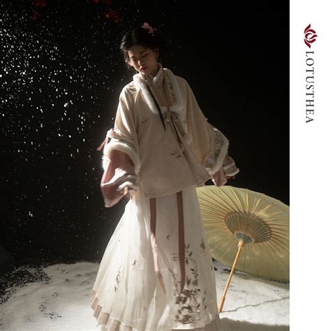 汉尚华莲绒绒百合原创明制拜年汉服女秋冬季直领披袄长百迭裙套装 虎窝淘