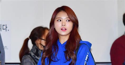 [포토엔]ioi 임나영 숨쉬기도 힘든 초밀착 스키니진 공항패션