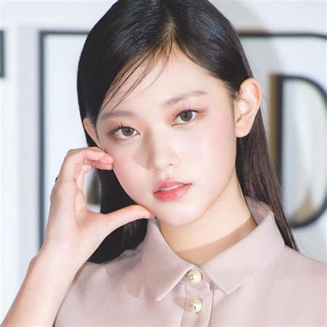 2024最新髮型趨勢「蘇子葉瀏海」！直髮、水波捲顯小臉必備，張員瑛同款造型密技一剪小五歲 Bellatw儂儂