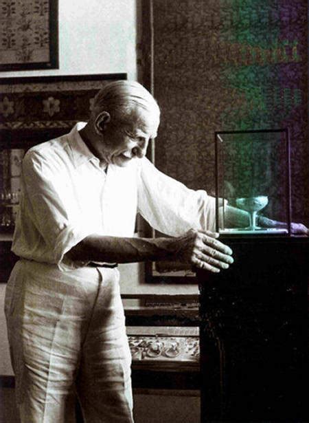 Vintage Portraits People Antonis Benakis In 1950 Examining A Gold Kylix From Dendra In The