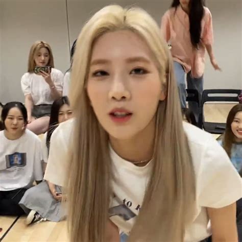 Kim Lip Loona Kim Kpop Lips