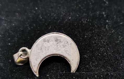 Nde Duasi Le H Lal Formunda G M Cev En Keb R Bayrak M Zayede