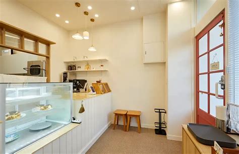 화이트and우드톤 단정한 모던 컨셉 9평 베이커리 인테리어 일산 일산동