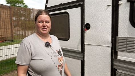 Ich Habe Knapp Zwei Euro Hartz Und Herzlich Sandra Gönnt Sich Trotz Geldnot Einen Urlaub