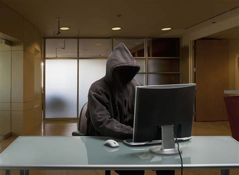 5 Most Dangerous Hackers Of All Time