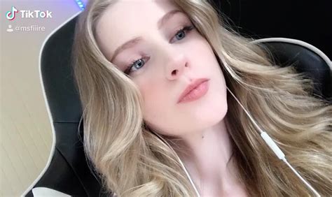 ㅇㅎ 트위치에서 방송하는 엘프 누나 유머 움짤 이슈 에펨코리아