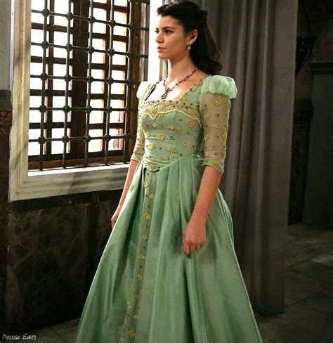 Pin By Pecosa On Muhtesem Yuzyil Kosem Wardrobe Elven Dress Long Gown Design Renaissance