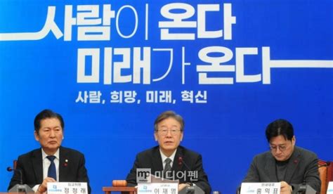 쇄신 경쟁 뒤처진 민주 시스템 공천 구원투수 될까
