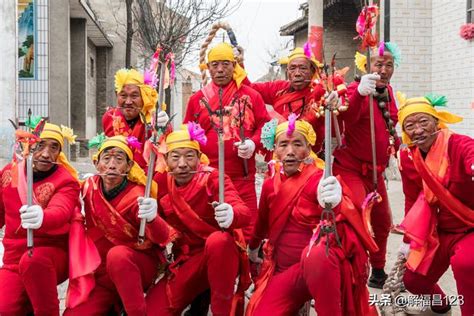 黃河岸邊有一群彪悍的漢子在演繹著全世界最驚險民俗叫扎馬角 每日頭條