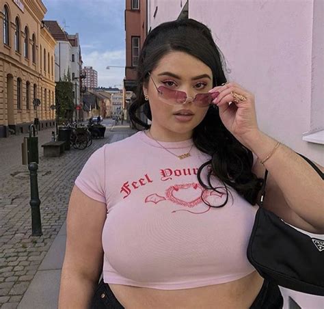 Pin En Pretty In Pink Moda Para Chicas Rellenas Ropa Para Mujeres