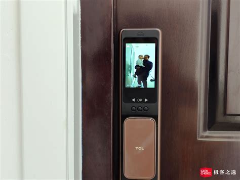 Tcl X7s 智能锁体验：像 Iphone 一样方便的人脸解锁，还让防盗门多了「一只眼睛」 极客公园