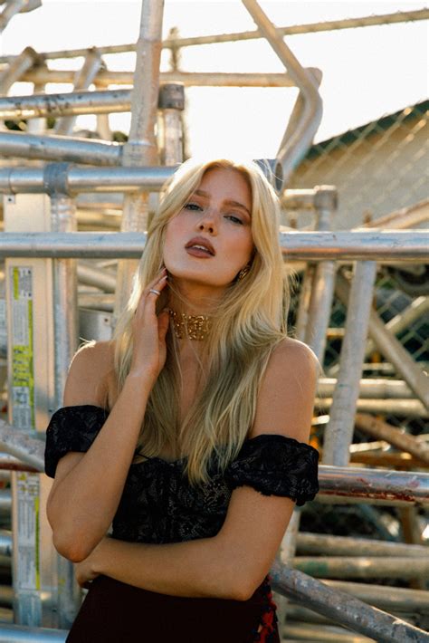 Rhylan Women Mainboard Nevs