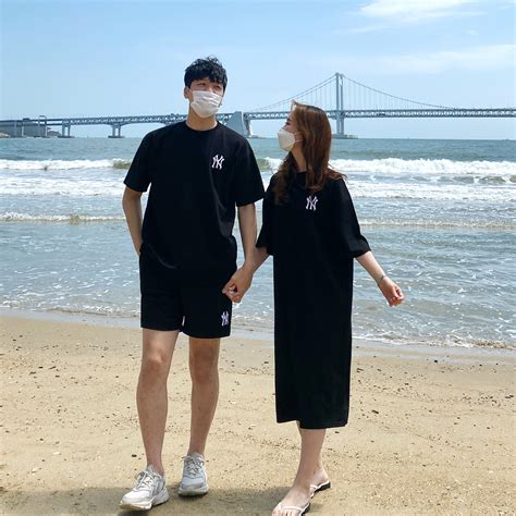 어쓰썸 당일발송 여름 커플룩 시밀러룩 자수 원피스 반팔 반바지 트레이닝 세트 휴가룩 꾸안꾸 남녀공용 여름커플룩 임부복 커플시밀러룩 운동복 코디 여름츄리닝 커플코디 여행룩