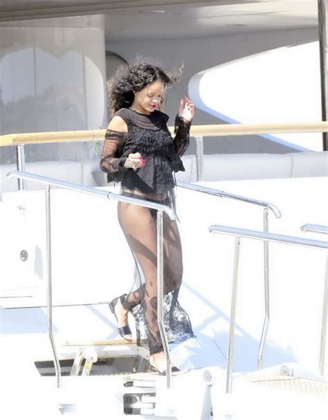 Rihanna Booty Wearing Black Panties In Public While On Vacation In Antibes Porn Pictures Xxx