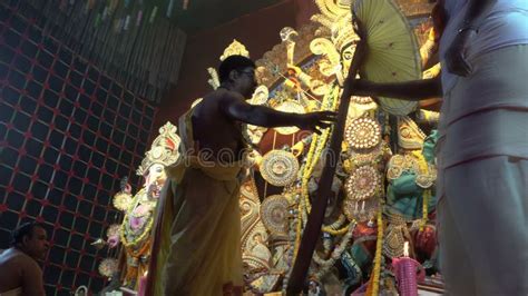 Hindu Purohit Worshipping Goddess Durga Sandhi Puja Durga Puja Festival Stock Footage Video