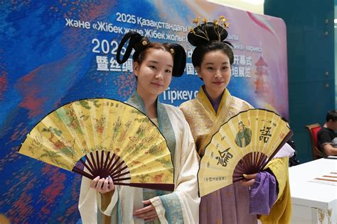 ကာဇက်စတန် တရုတ်ခရီးသွားနှစ် ဖွင့်လှစ်