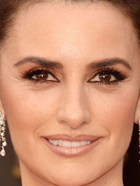 Penélope Cruz Combined Copper Eyeshadow With Dramatic Eyeliner And The
