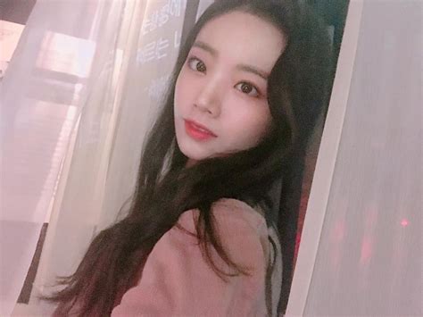 이미지 사람 1명 셀카 근접 촬영 실내 T Shirts For Women Fashion Women