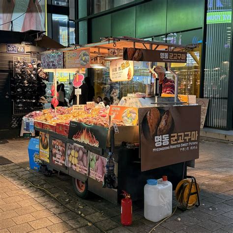 Linkedin Jin Joong Kim 페이지 저어~~엉말 오랜만에 명동 근처에 갔다 왔는데 명동의 분위기가 예전과 매우 달랐다 예전에는 중국 일본 관광객들만