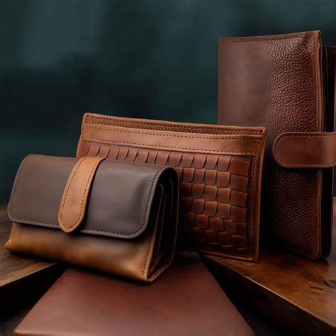 Купуй стильні сучасні гаманці ручної роботи з натуральної шкіри R Plazabag