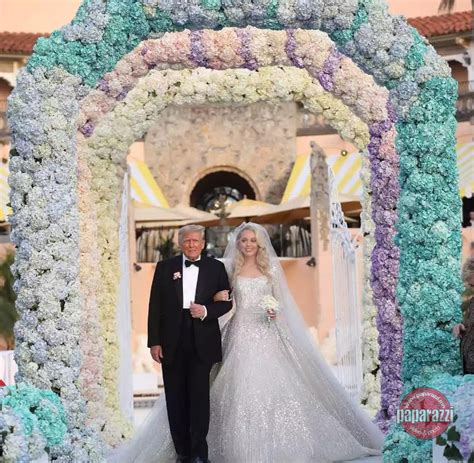 Доналд Трампын бага охин Тиффани Трамп хуримаа хийжээ