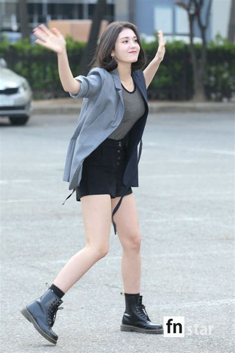 포토 전소미 ‘단발머리 요정 헉스