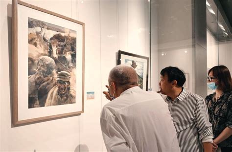 中心组织教职工参观水色潇湘阔湖南水彩画邀请展 湖南大学艺术教育中心