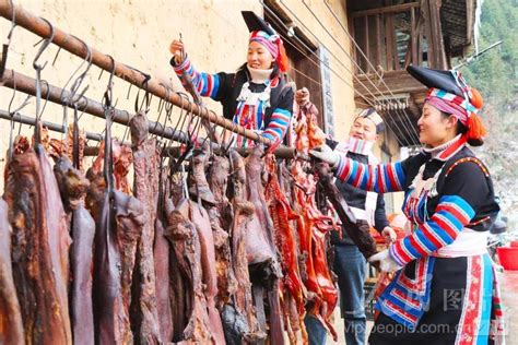 湖南新田：瑶山腊肉飘香 人民图片网