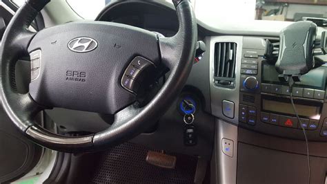 Nf 쏘나타 키 박스 고장 수리자동차 키가 온 상태에서 시동이 걸림자동차 시동이 걸린후에 스타팅 모터가 계속 작동되는 금속 마찰 소리가 들림nf 소나타 키 온에서