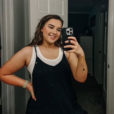 Katie Kowalewski Katie Kowalewski Threads Say More