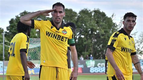 Ботев Пд разпука жестоко Берое Канарчетата доближиха историческото 8 1