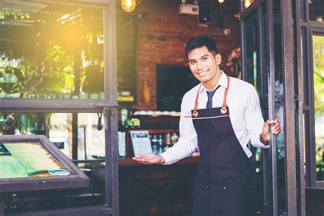 How To Greet Customers In A Restaurant And Improve Your Guest