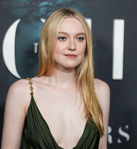 Dakota Fanning Exposed Tits In Deep Cleavage Dress Photos The Fappening