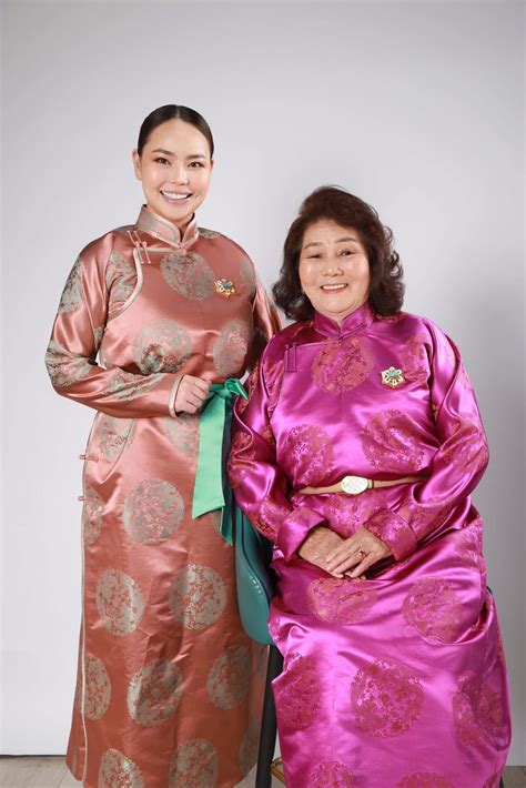 Миний ээж хөөрхөн Added A New Photo Миний ээж хөөрхөн