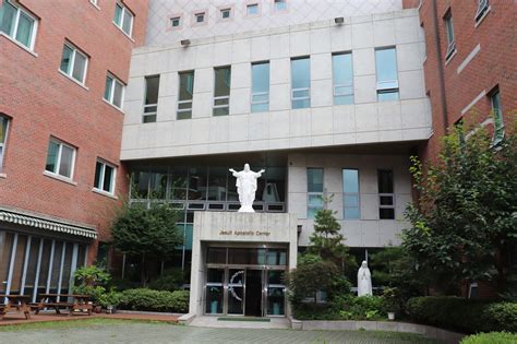 선한목자예수수녀회 8월 22일 목 동정 마리아 모후 기념일 하느님은 아름다운 분이십니다 피조물 중에 특히 가장 아름다운 여왕이신 마리아 안에서 당신의 광채를