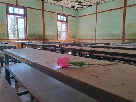 ဒီးမော့ဆိုရှိ စာသင်ကျောင်းကို စစ်တပ်က လေယာဉ်ဖြင့် ဗုံးကျဲ Eras Eye