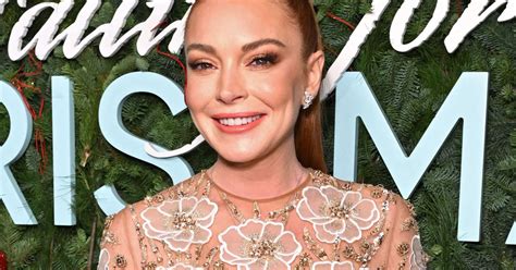 Зимний маникюр как у Линдси Лохан в фильме «Влюбиться в Рождество Flacon