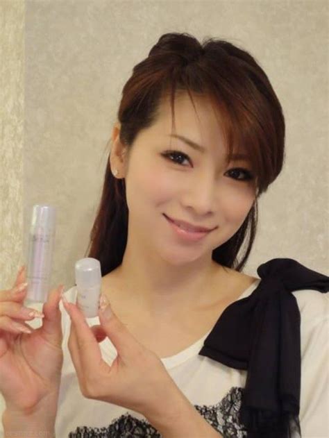 آیا باورتان میشود این زن زیبا و جوان ژاپنی 50 ساله باشد عکس