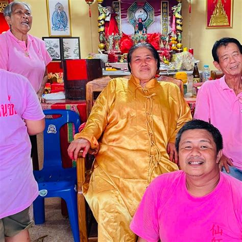 มูลนิธิพระบรมราชานุสรณ์ เมื่อวันอาทิตย์ ที่ ๑๐ สิงหาคม ๒๔๖๗