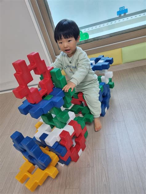 아기 블록놀이의 교육적 효과 블록의 종류와 추천 놀이 방법