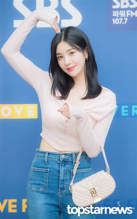 권은비 ‘솜디 핑크빛 하트 권은비의 영스트리트 출근길 [hd포토] 최규석 기자 톱스타뉴스