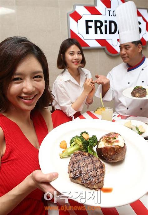포토 그녀들을 사로잡은 스테이크 와규 And 립아이 스테이크 출시 아주경제