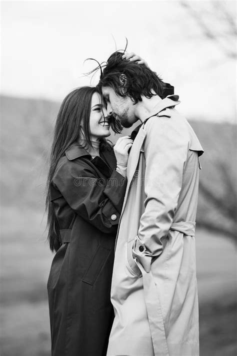 Hermoso Retrato Sensual De Joven Pareja De Estilo En El Amor Imagen De
