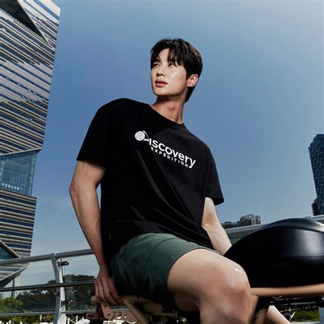 변우석 디스커버리 24ss 화보 속 남자 반팔티 반바지 여름 코디 카라티 남친룩 추천 브랜드 네이버 블로그