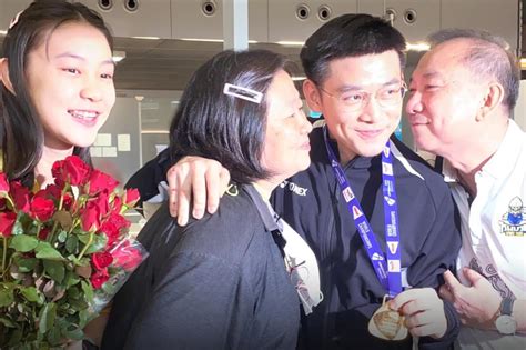 ครอบครัวสุดปลื้ม กุลวุฒิ คว้าแชมป์โลก พ่อณัฐวัชร เผยรอบชิงฯลุ้นจนเหนื่อย